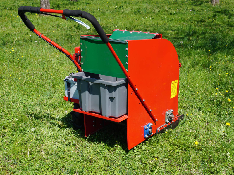 Harvesting nuts – Feucht Obsttechnik