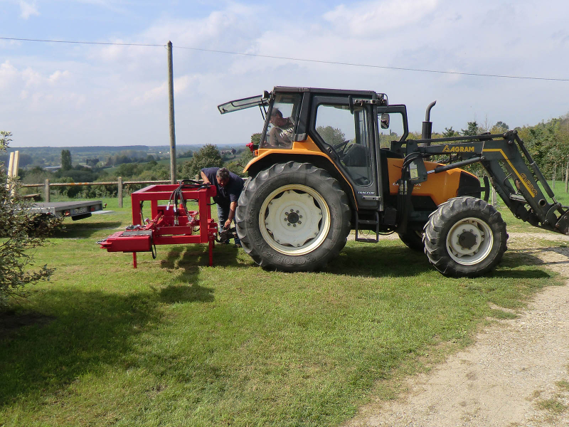 Mechanical trunk shaker - Feucht Obsttechnik